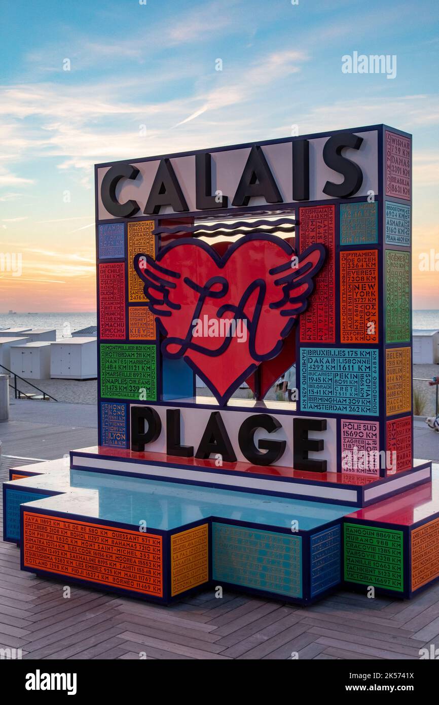 France, Pas de Calais, Cote d'Opale, Calais, Calais la Plage totem ...