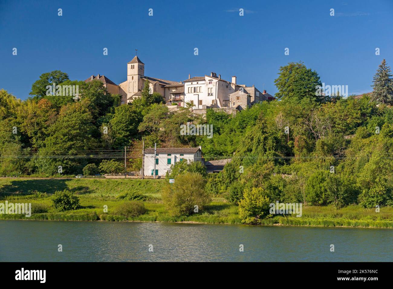 France, Saône-et-Loire, Le-Villars, the village from the Saône Stock ...