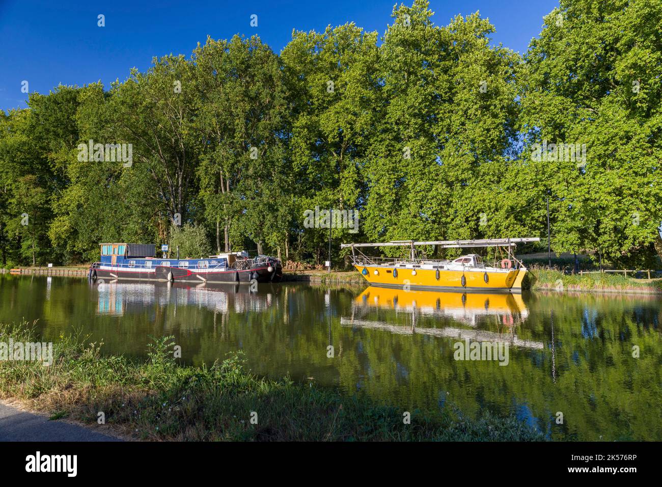 France, Saône-et-Loire, Fragnes-la-Loyère, river tourism on the Seille ...