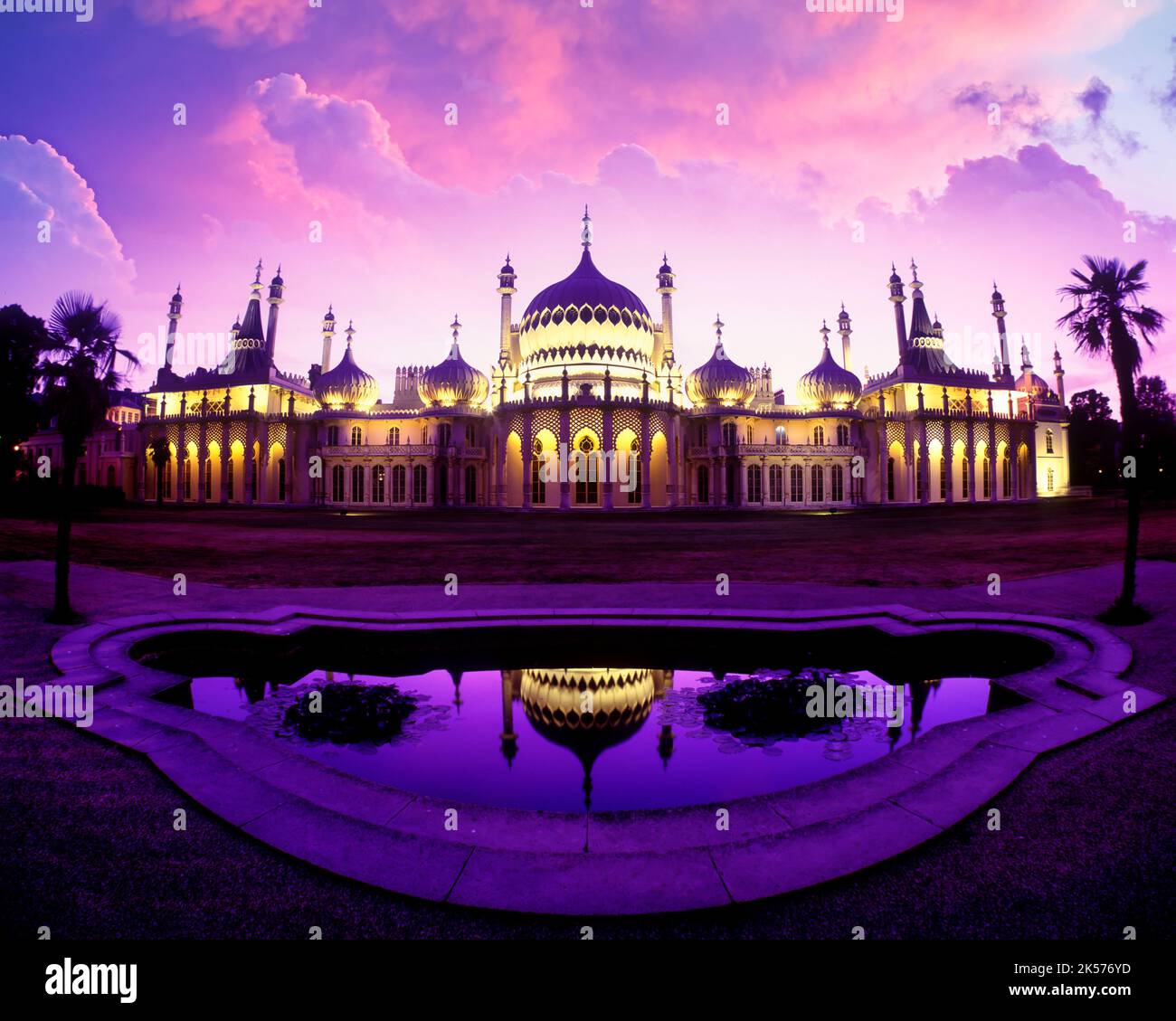 ROYAL PAVILION REFLECTING ORNAMENTAL POOL BRIGHTON EAST SUSSEX ENGLAND ...