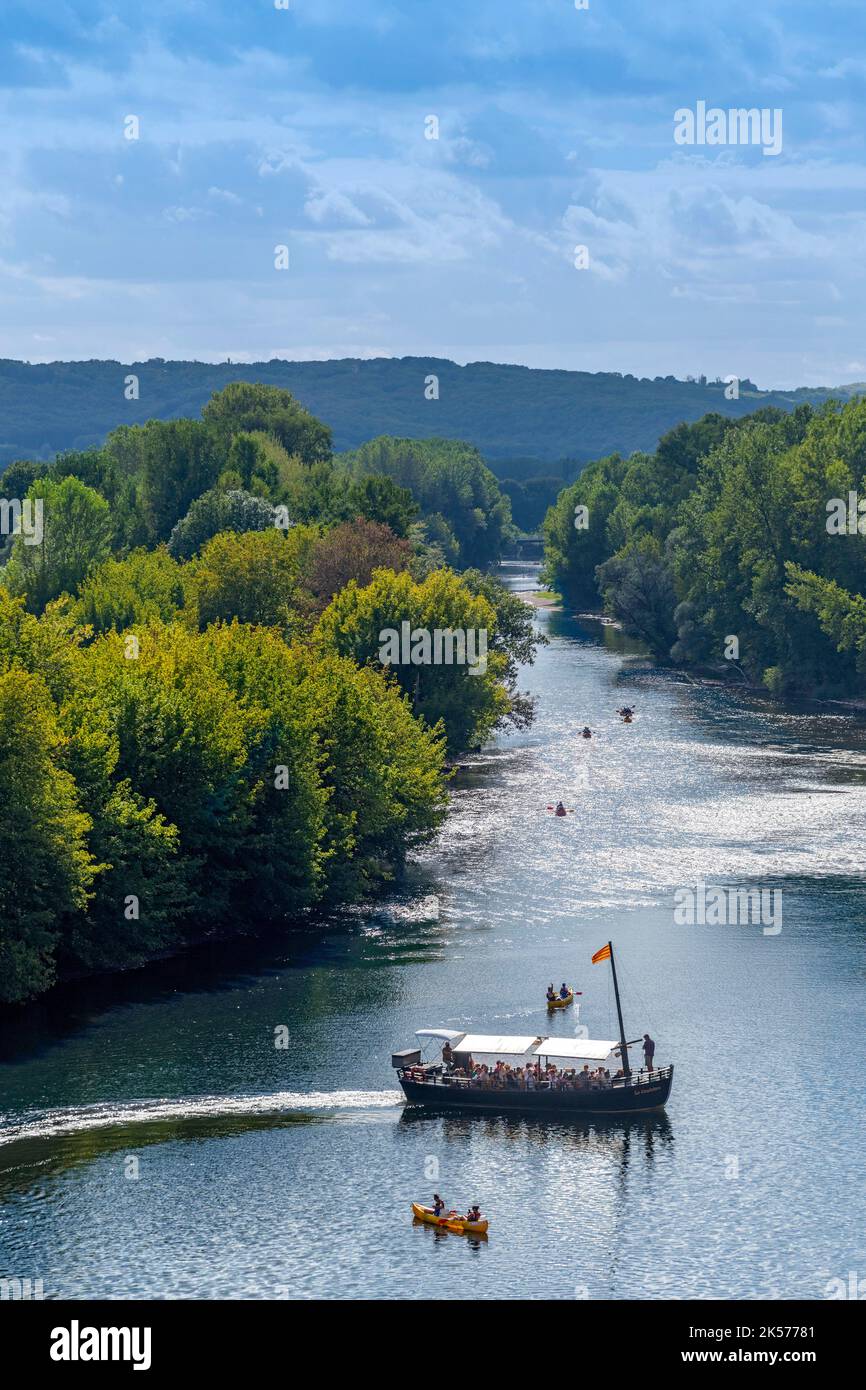 France, Dordogne, Beynac-et-Cazenac, barge and canöés on the river ...
