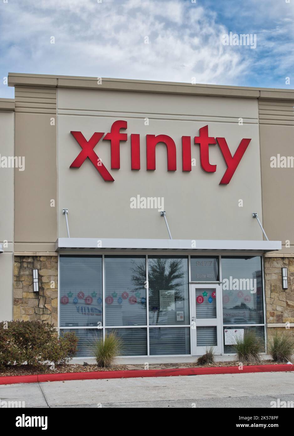 Xfinity retail store exterior sign hi-res stock photography and images ...