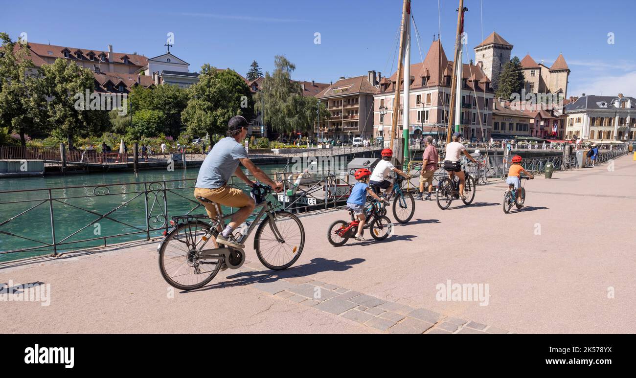 300 cycle hi-res stock photography and images - Alamy