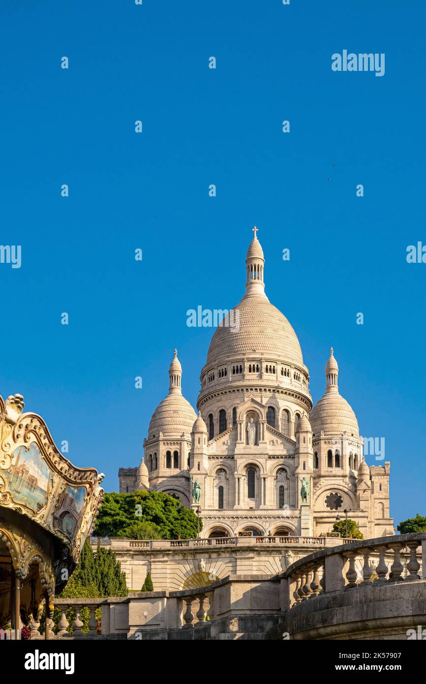 France, Paris, Montmartre hill, the Sacre Coeur basilica Stock Photo ...