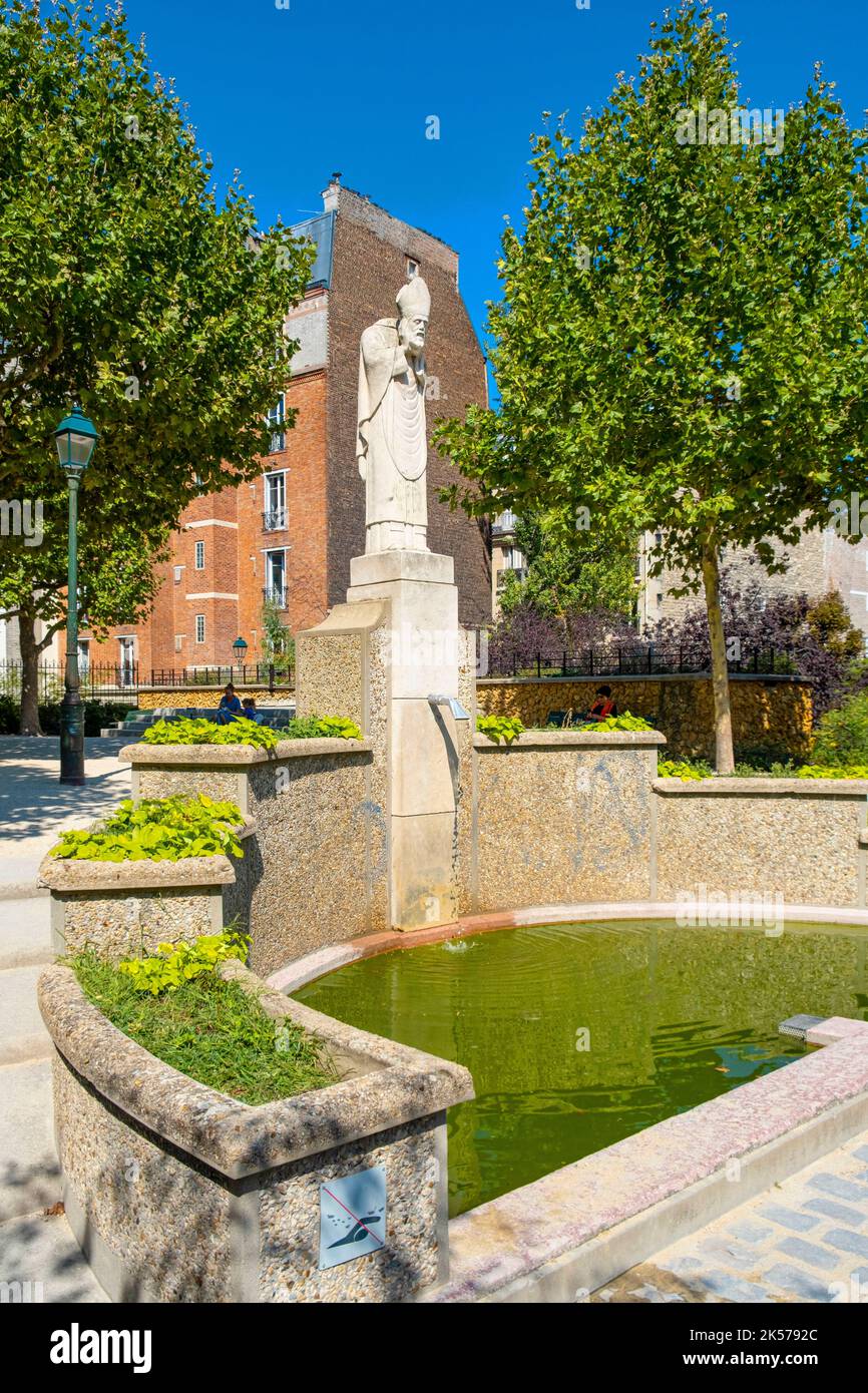 France, Paris, Montmartre district, square Suzanne Buisson, statue of ...