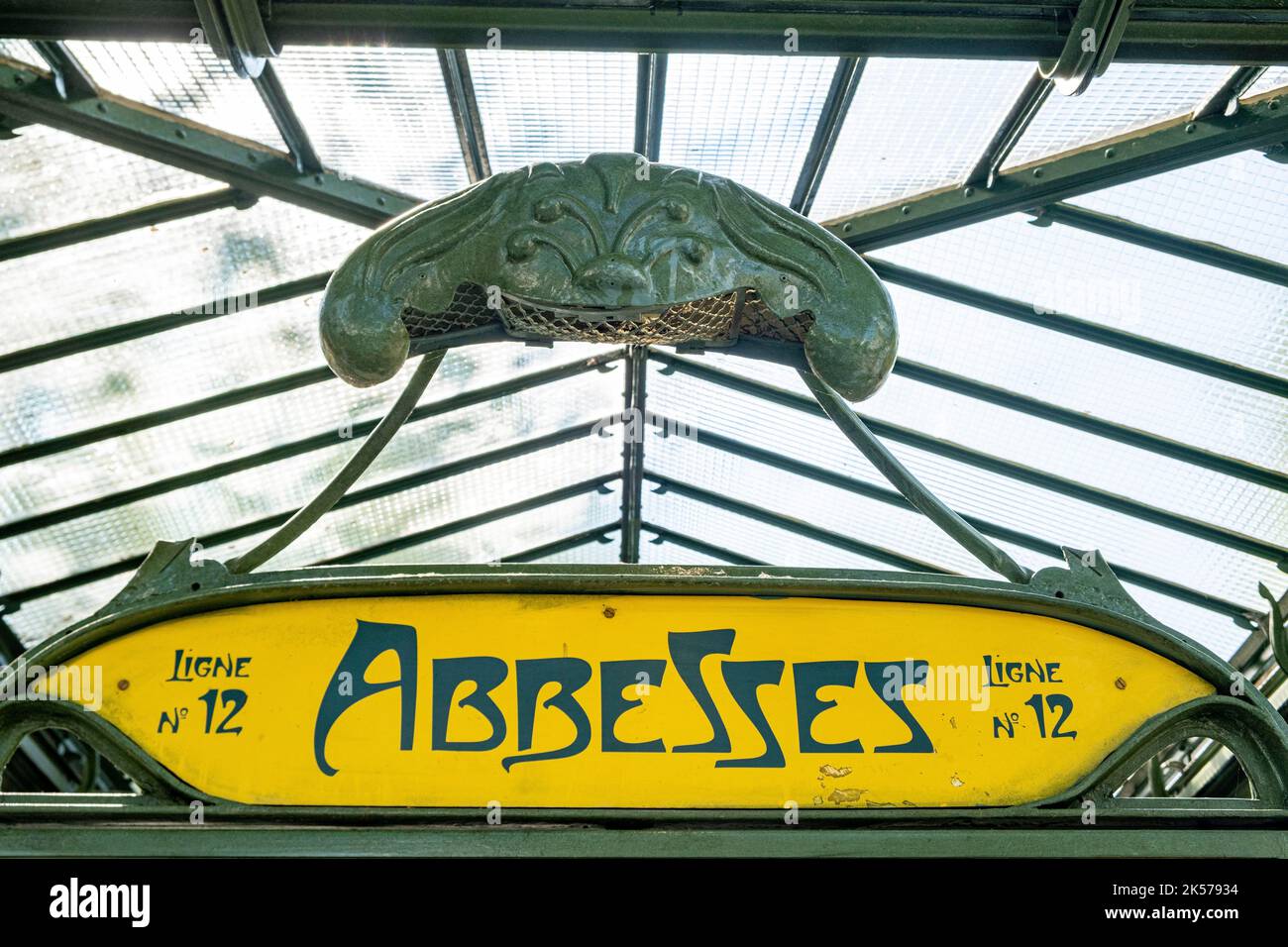 France, Paris, Place des Abbesses, Guimard style Metro station Stock ...