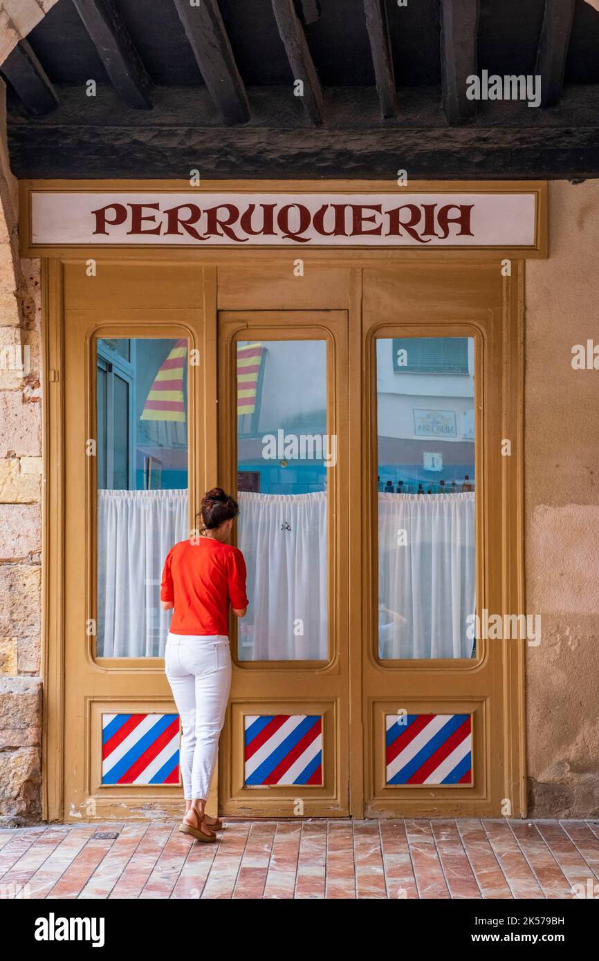 Shop front in tarragona hi-res stock photography and images - Alamy