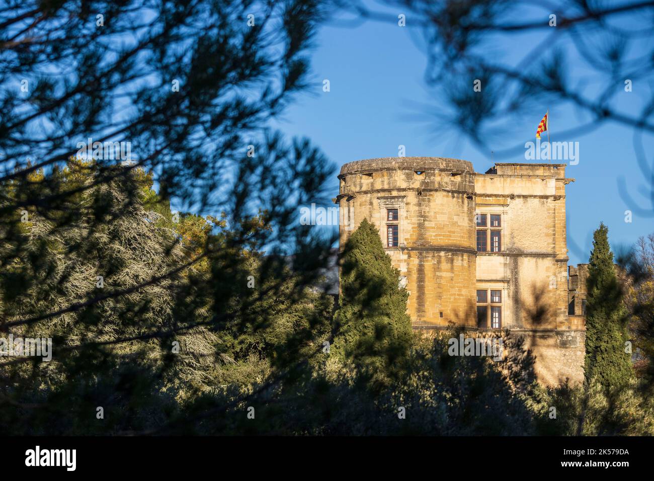 France, Vaucluse, Lourmarin, labellisé the Most beautiful Villages of ...