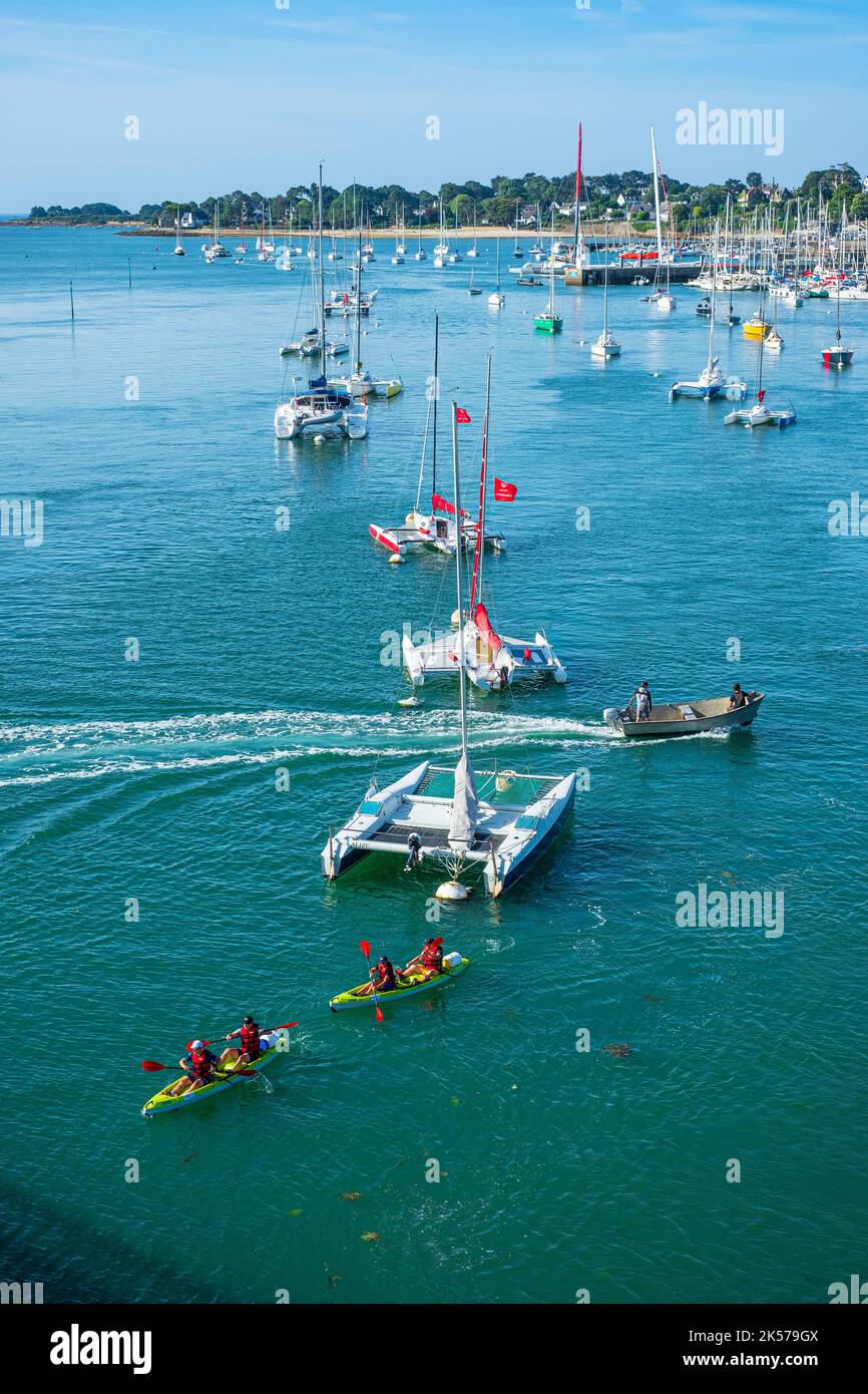 France, Morbihan, La Trinite-sur-Mer, stage on the coastal footpath or ...