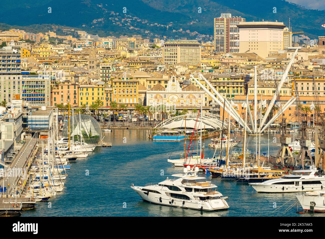 Italy, Liguria, Genoa, the Porto Antico (Old Port) with the Bigo ...