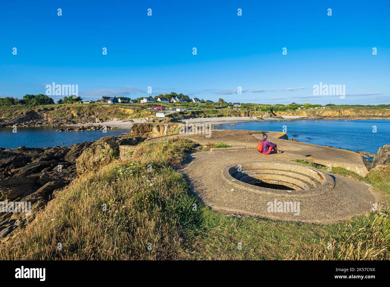 France, Finistere, Moelan-sur-Mer, Pierced Island on the coastal ...