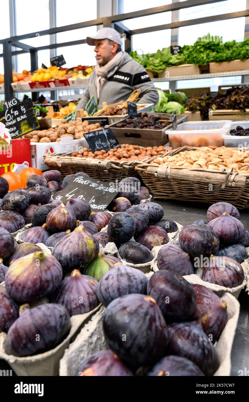 France, Var, country market of Saint Raphael Stock Photo - Alamy
