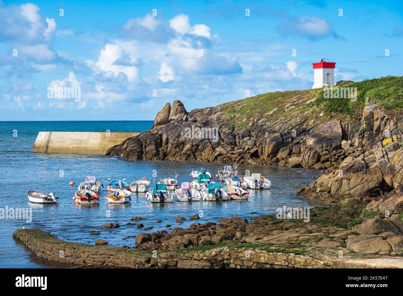 France, Finistere, Plouhinec, cove of Pors Poulhan, marks the watershed ...