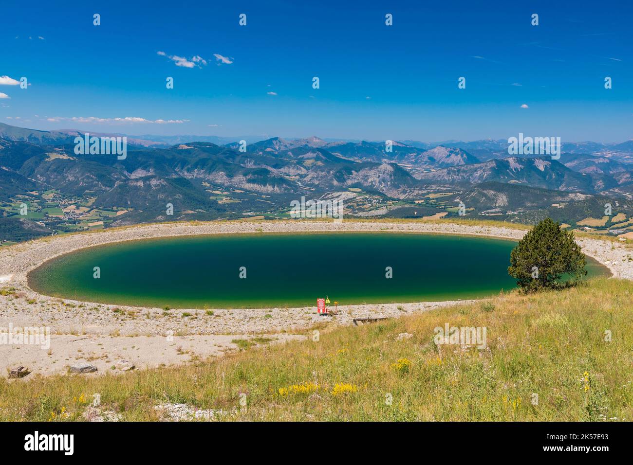 Montclar alpes de haute provence hi-res stock photography and images ...