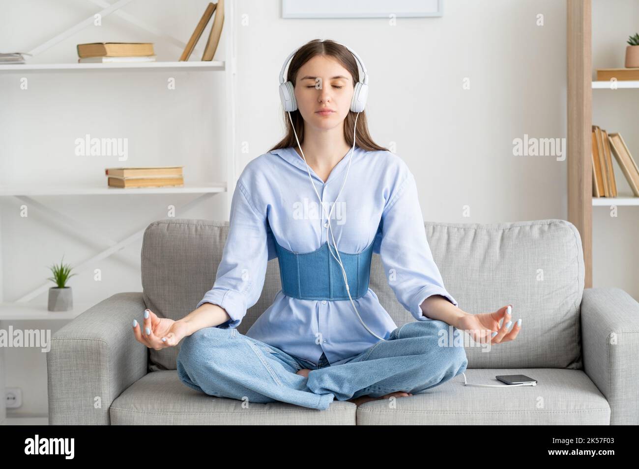 Woman headphones meditating hi-res stock photography and images - Alamy