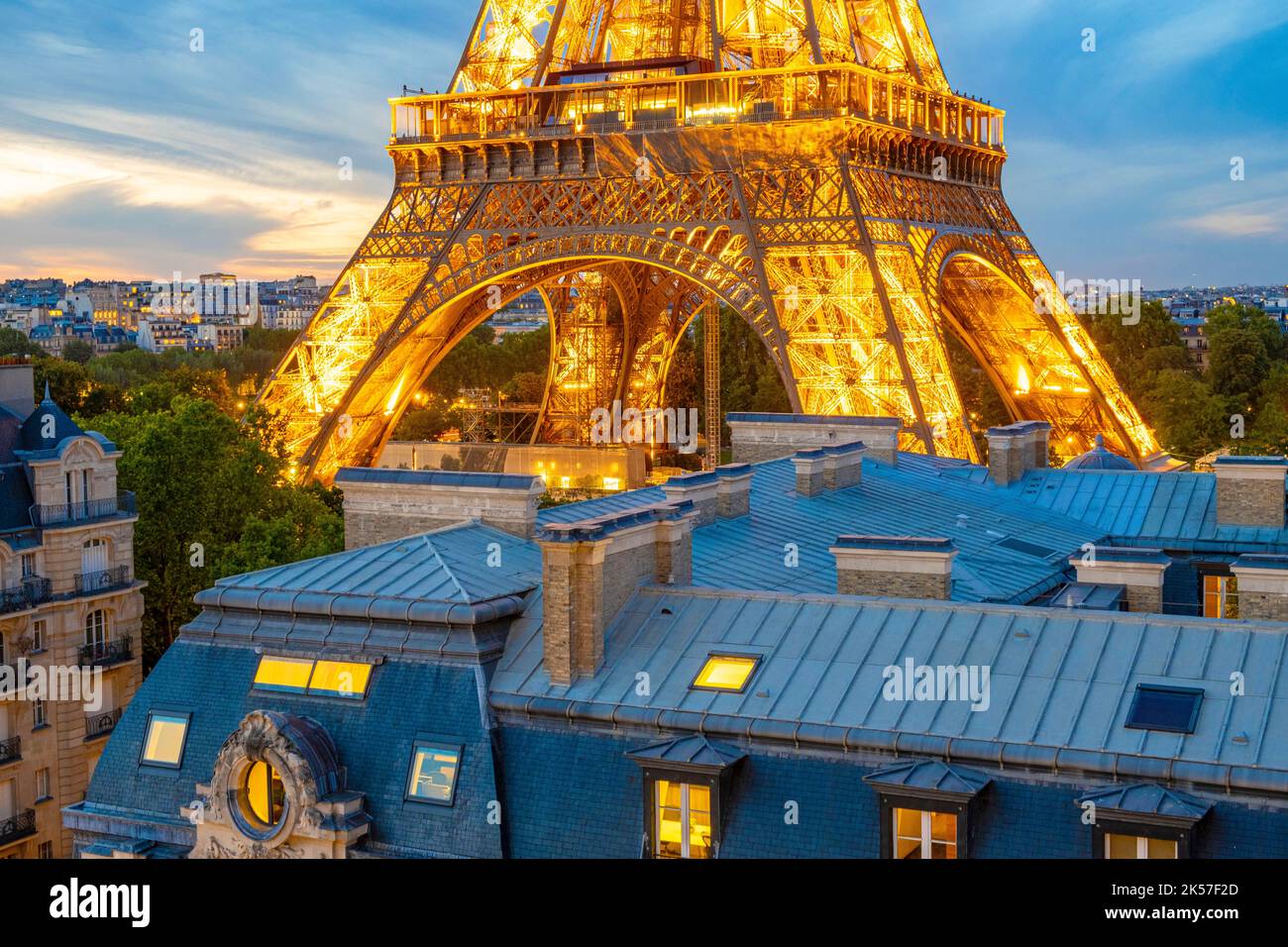 France, Paris, the Eiffel Tower and the Haussmann buildings (© SETE ...