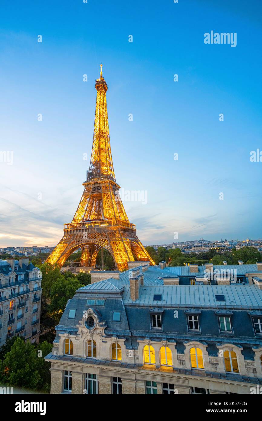 France, Paris, the Eiffel Tower and the Haussmann buildings (© SETE ...