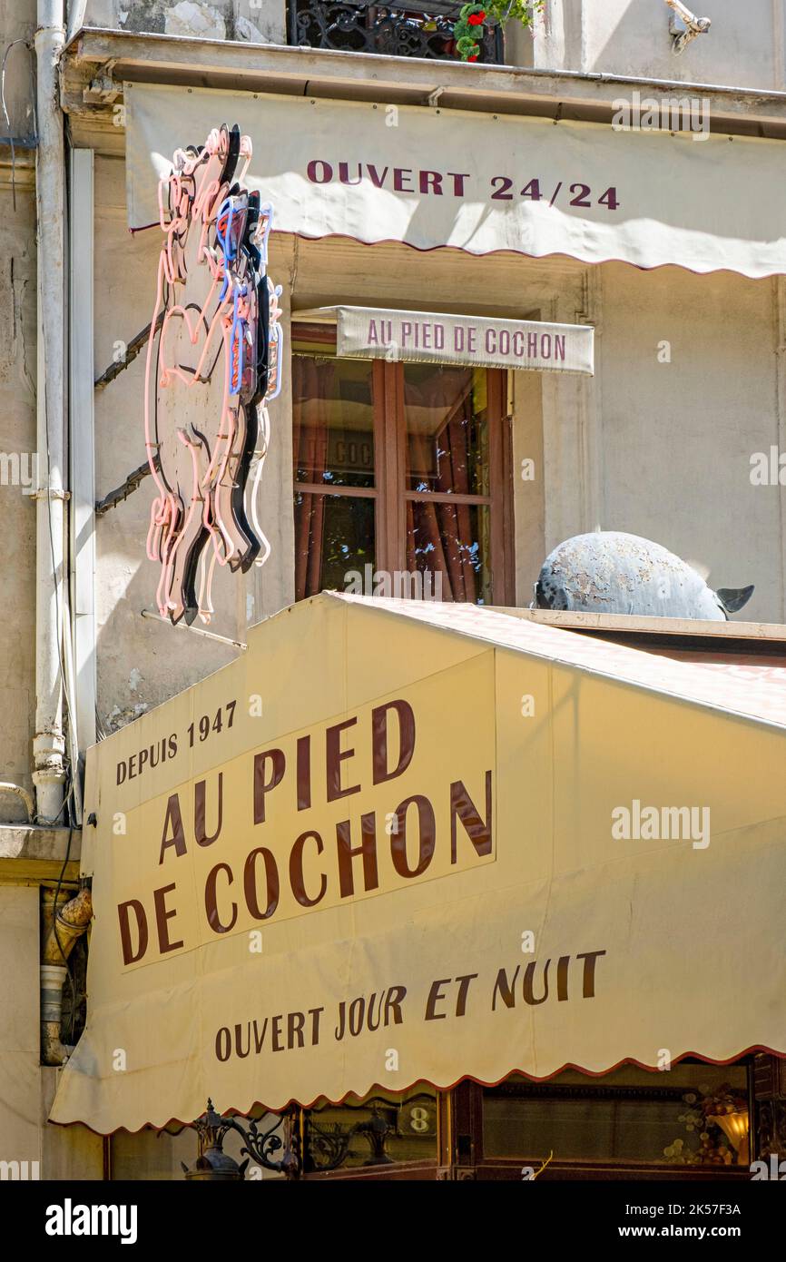 France, Paris, Chatelet district, the Pied de Cochon restaurant Stock ...