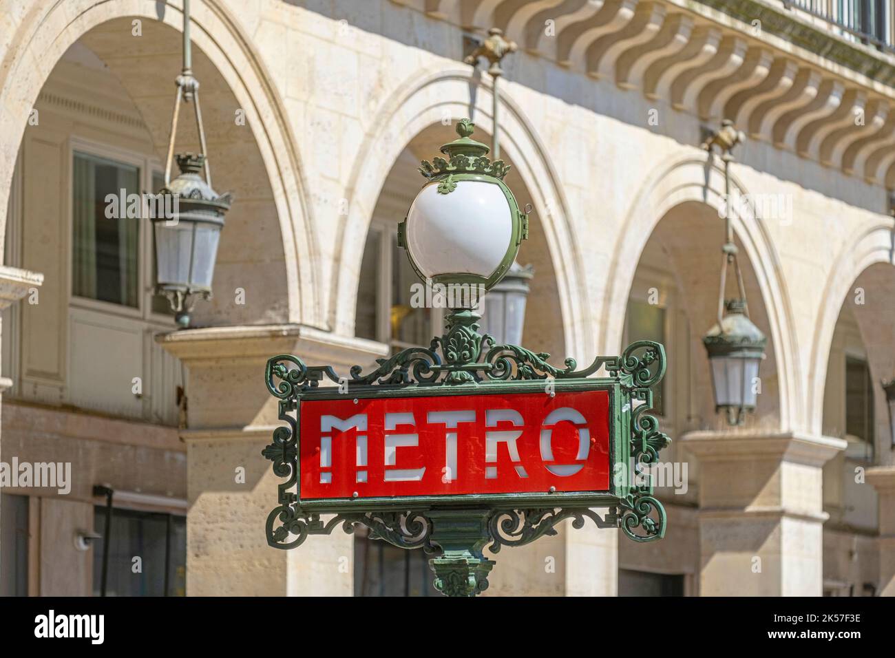 Paris rue rivoli metro hi-res stock photography and images - Alamy