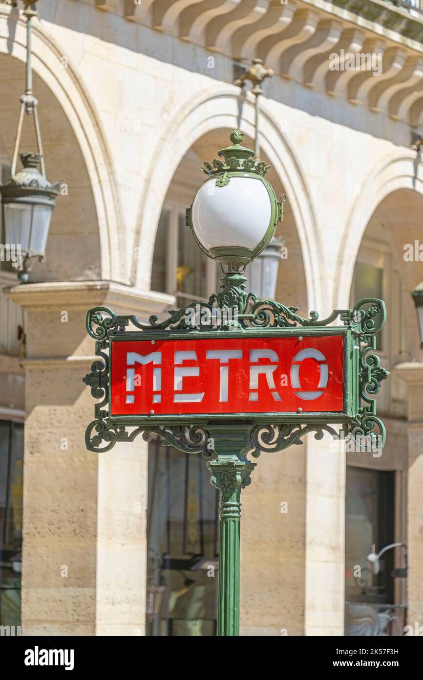 Paris rue rivoli metro hi-res stock photography and images - Alamy