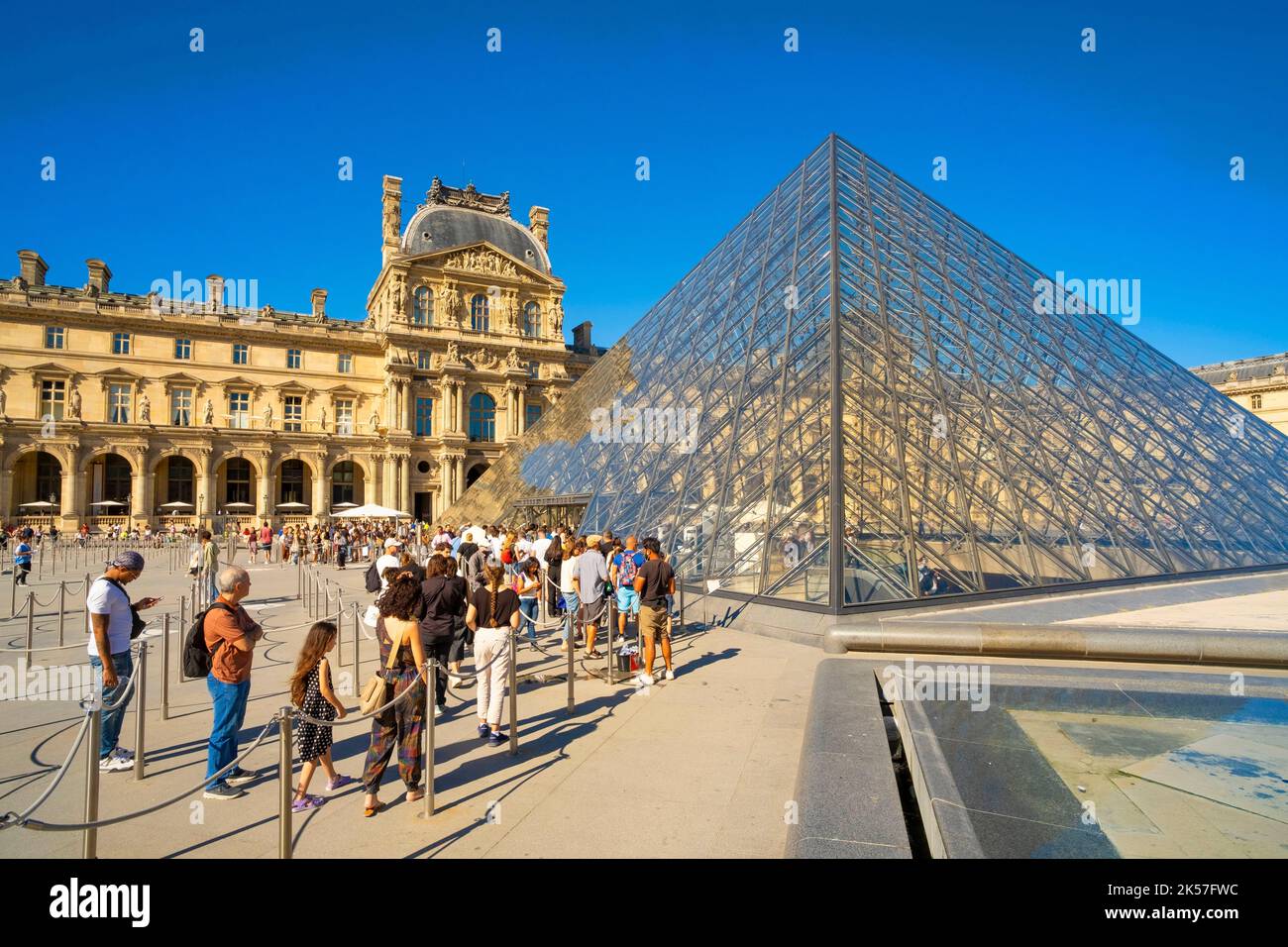 France, Paris, entrance to the Louvre museum and pyramid Stock Photo ...