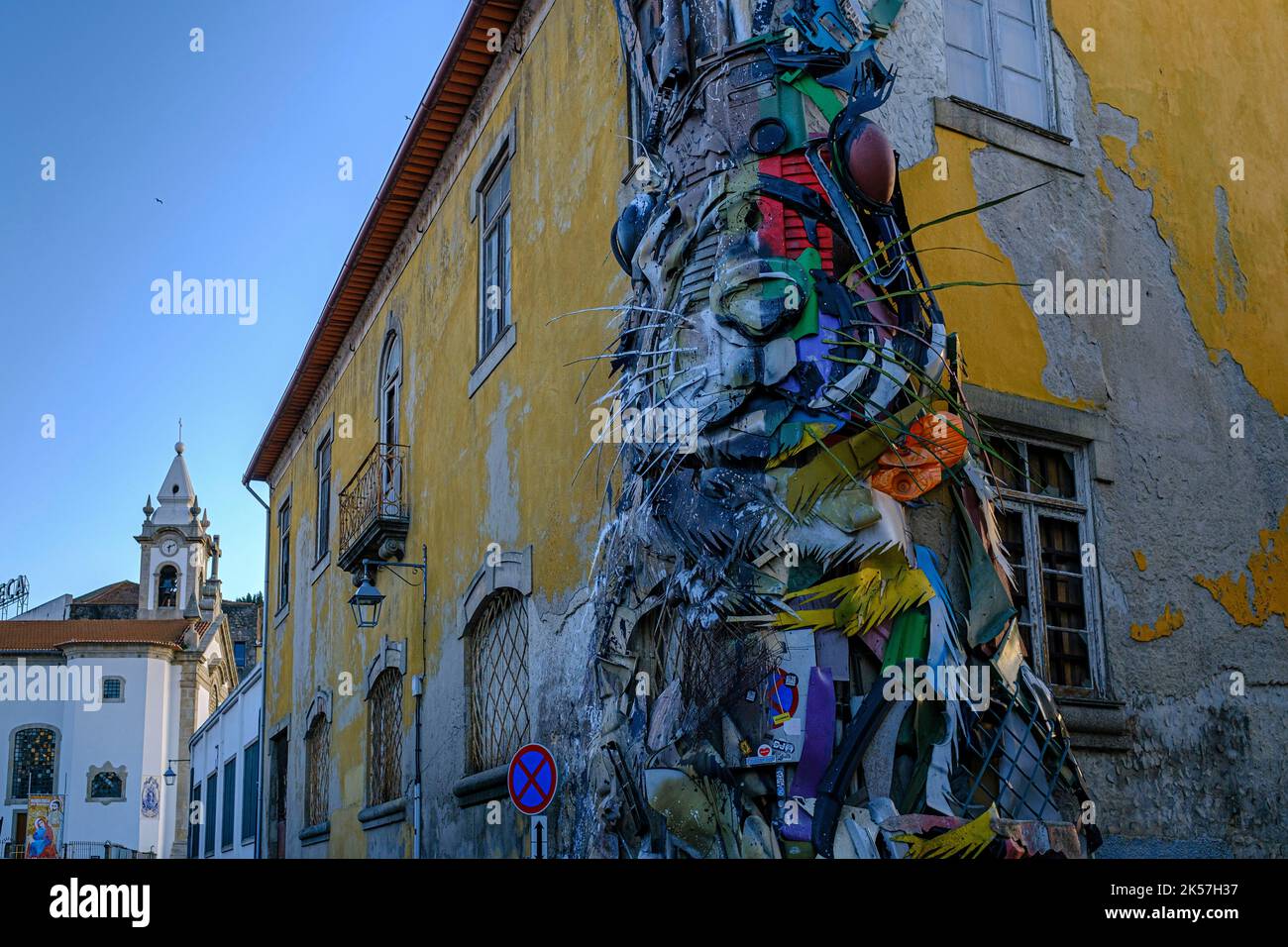Portugal, North region, Porto, Villa Nova de Gaia, street art, Half ...