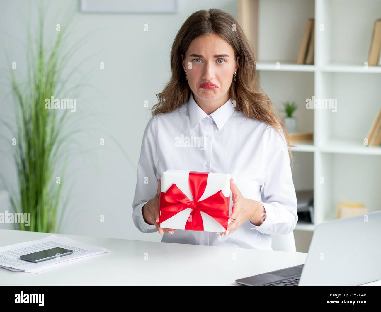 bad gift disappointed woman corporate greeting Stock Photo - Alamy