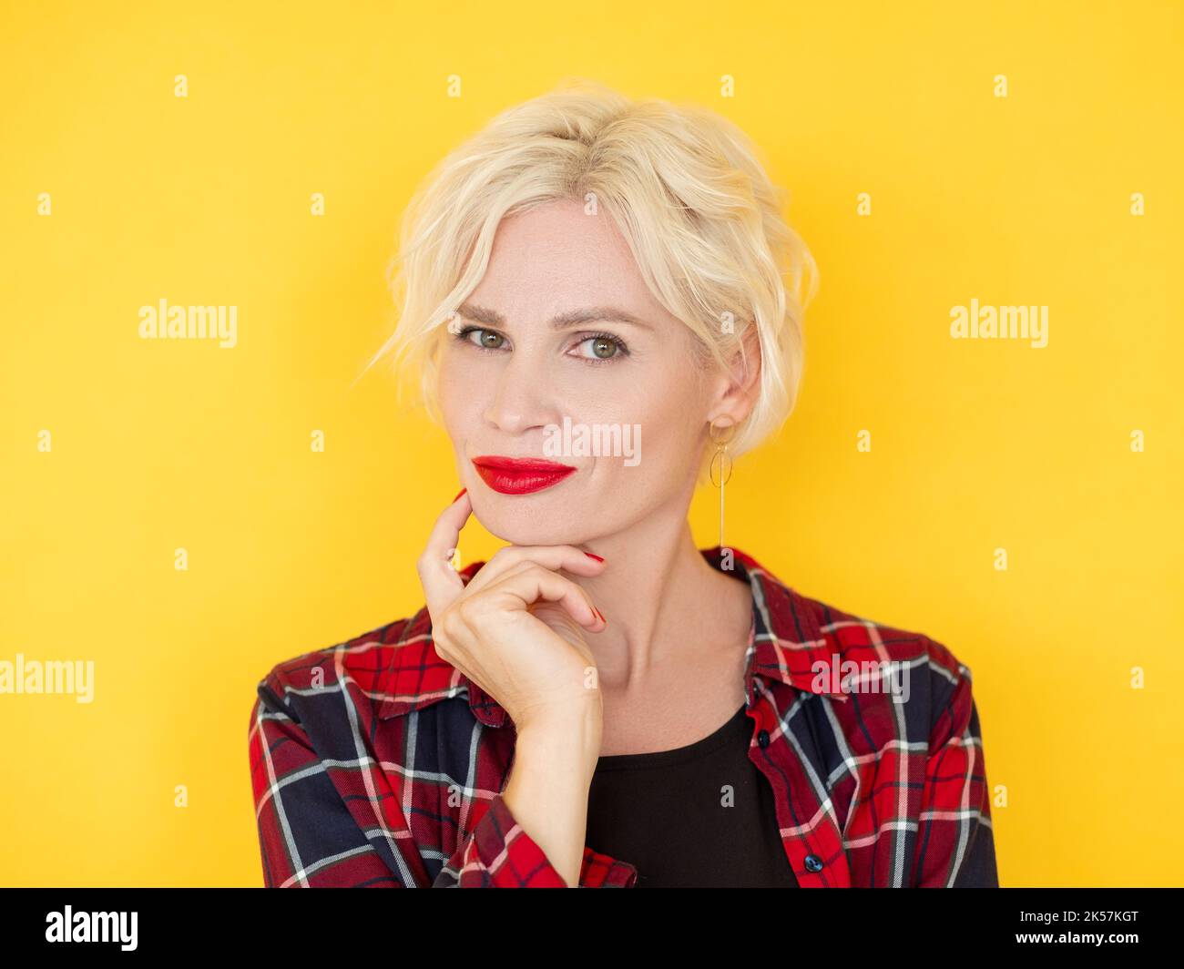 puzzled woman uncertain situation think over Stock Photo - Alamy