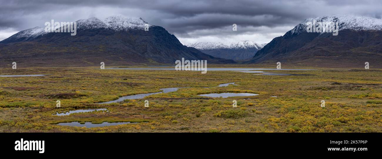 Rock Creek, Glacier Gap Lake, and mountains along the Denalia Highway ...