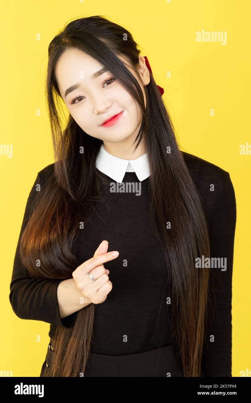 K pop finger heart sign hi-res stock photography and images - Alamy