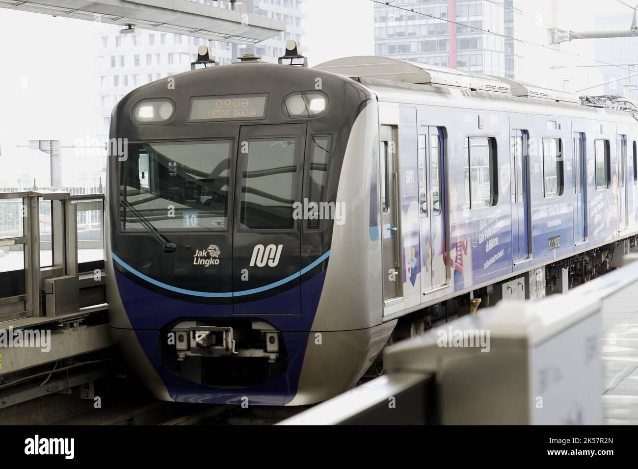 MRT train in the city of Jakarta, Indonesia Stock Photo - Alamy