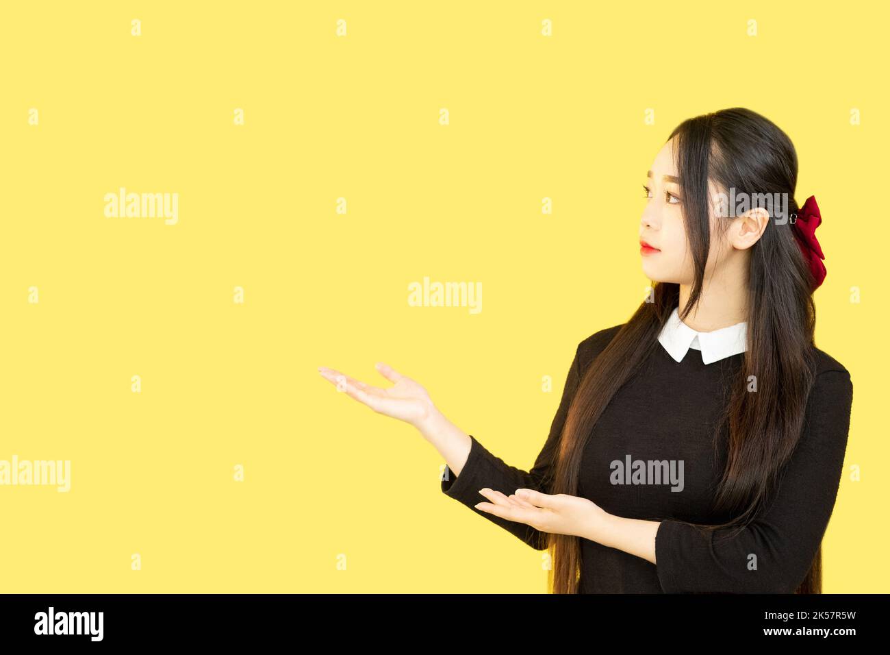 demonstrating woman presentation advertising offer Stock Photo - Alamy