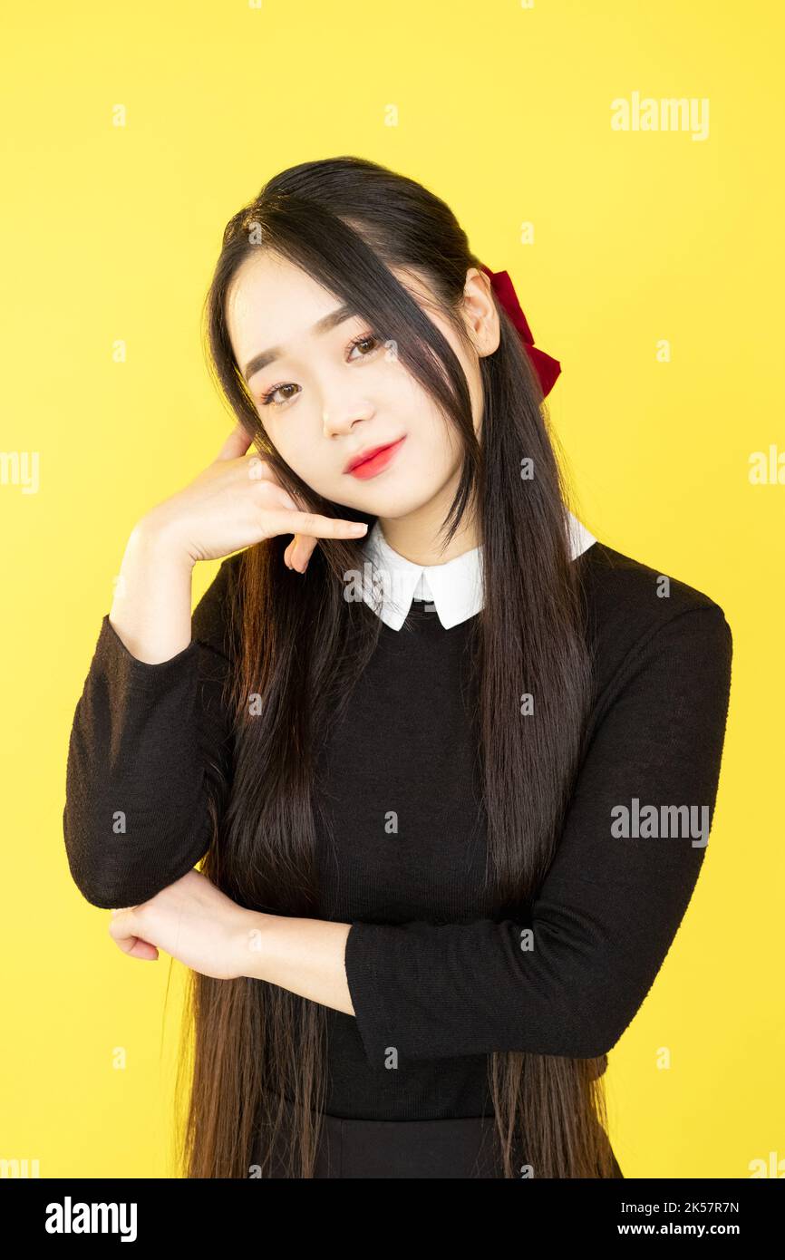 phone gesture call me woman showing cell hand sign Stock Photo - Alamy