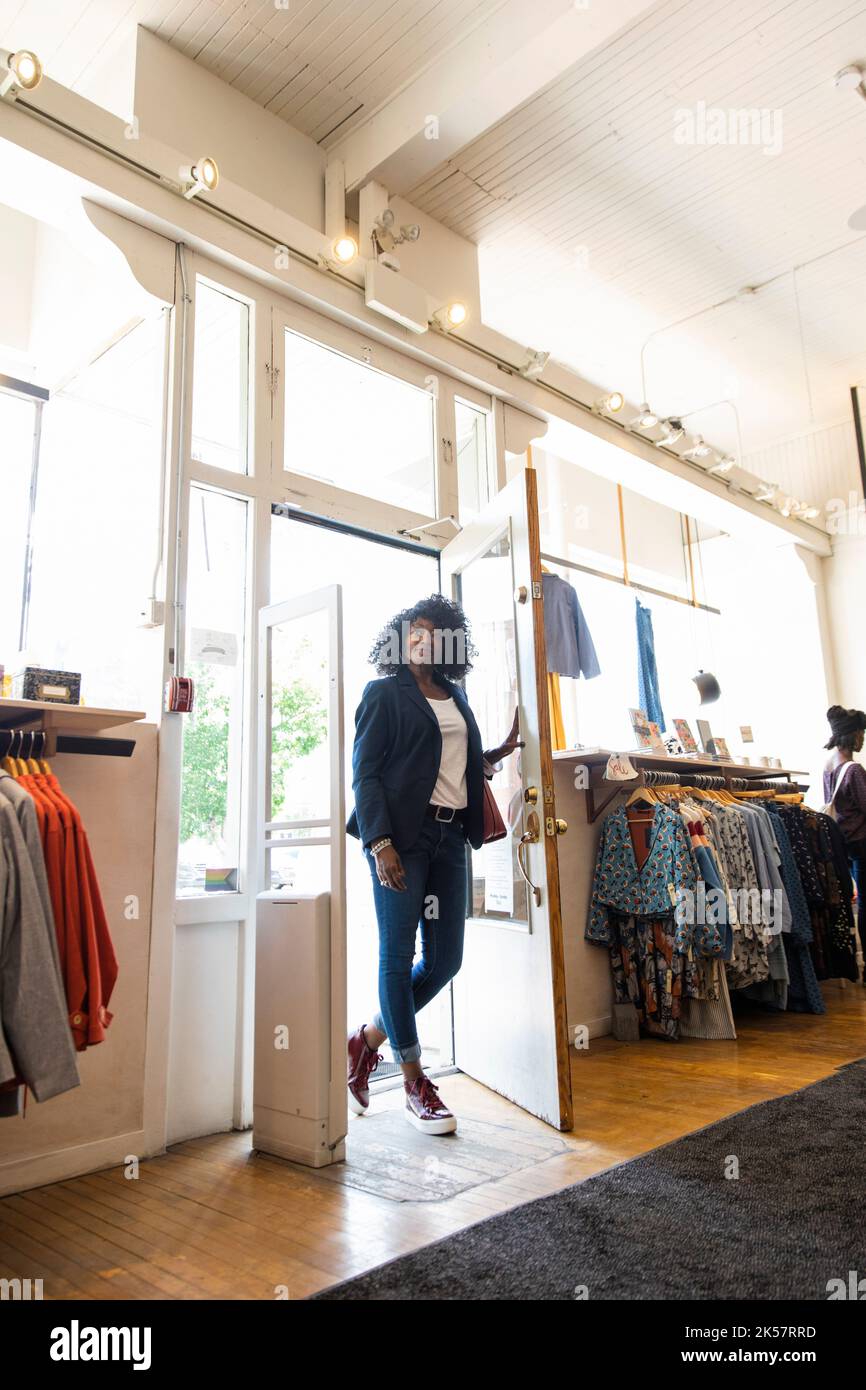 Person entering store hi-res stock photography and images - Alamy