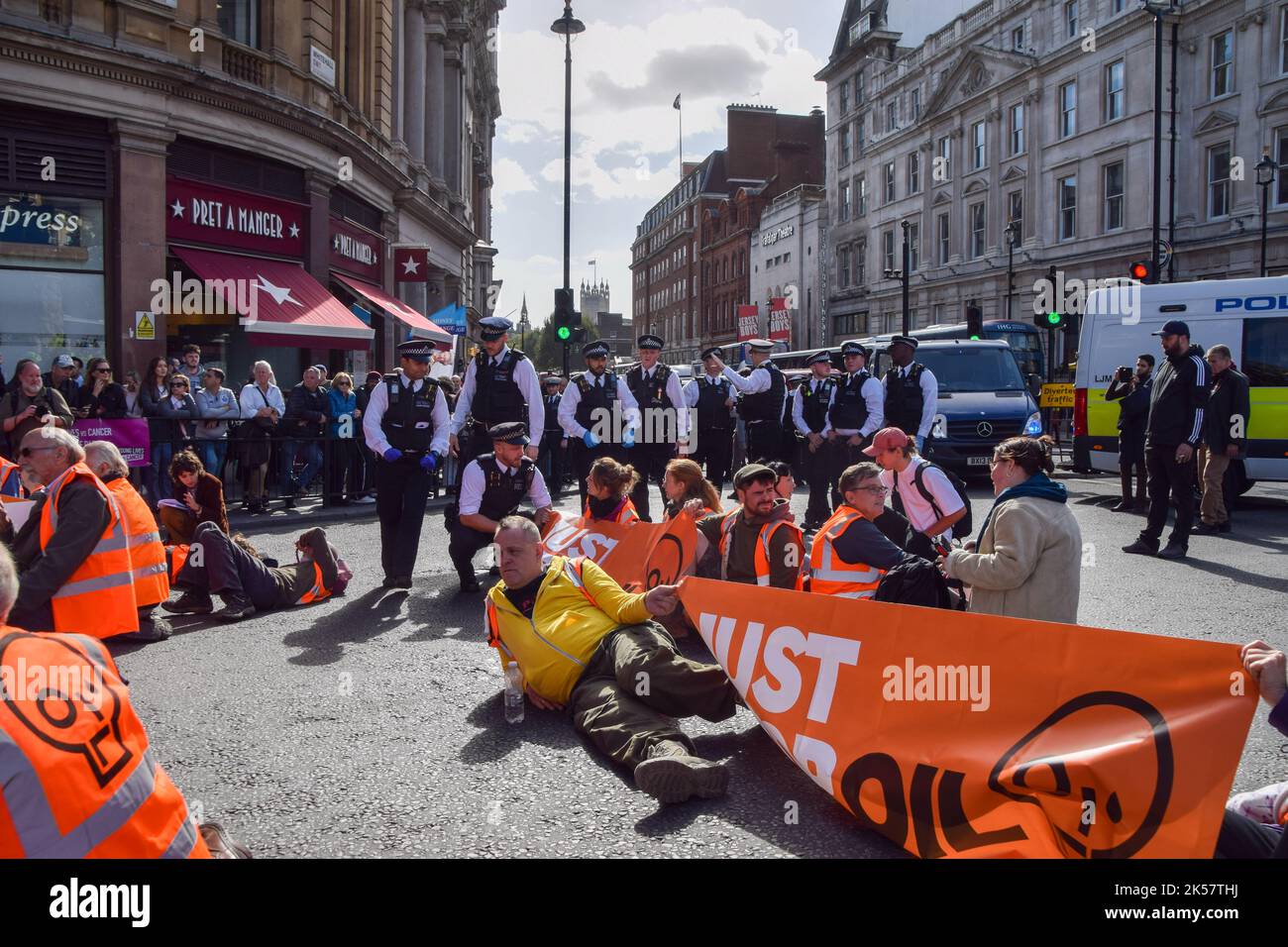 London, UK. 06th Oct, 2022. Police get ready to arrest Just Stop Oil ...