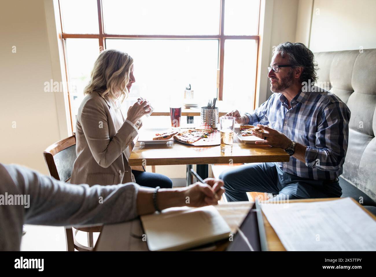 Table people pizza hi-res stock photography and images - Alamy