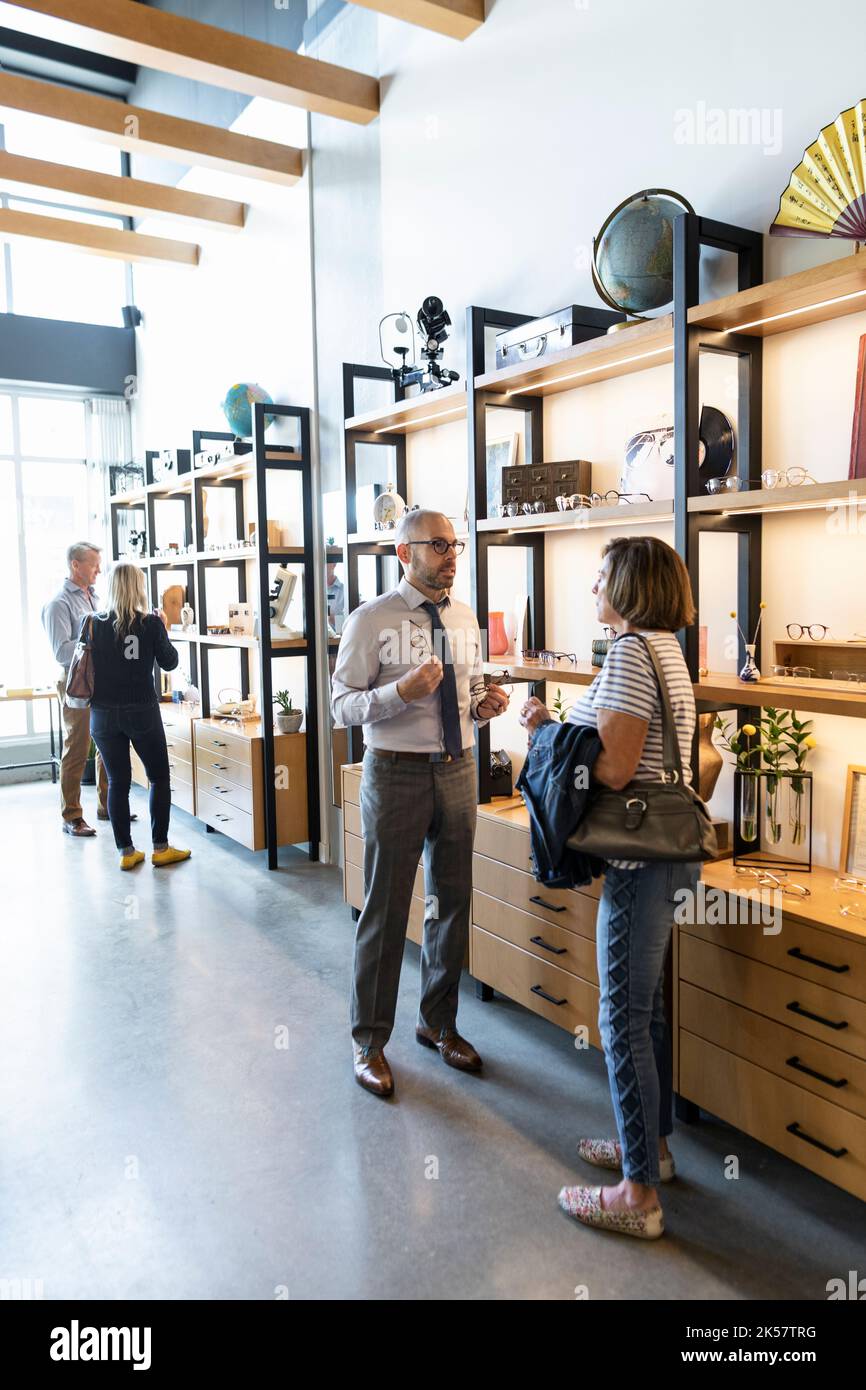 Optical store talking hi-res stock photography and images - Alamy