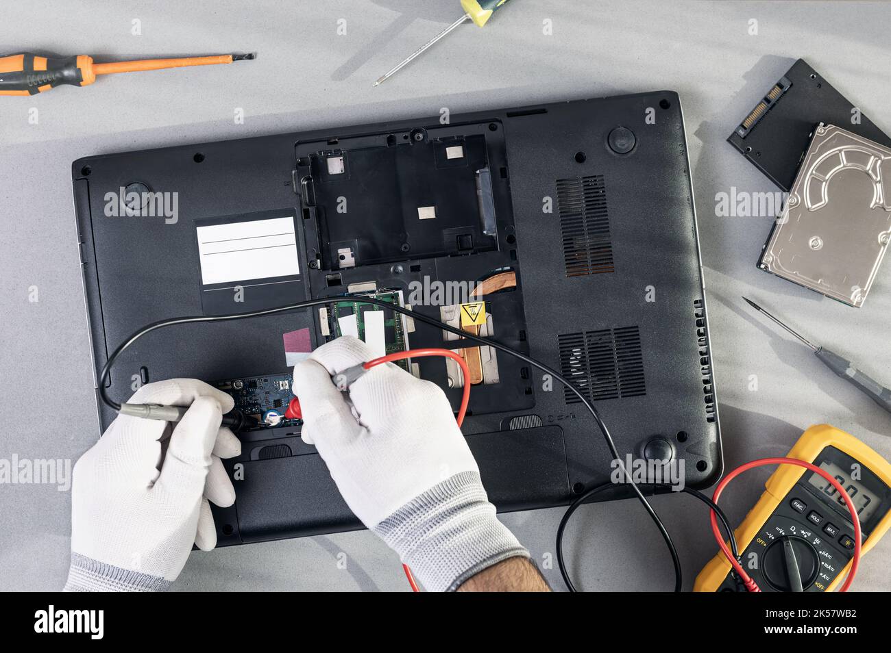 Technician hands repairing a laptop computer. Top view Stock Photo - Alamy
