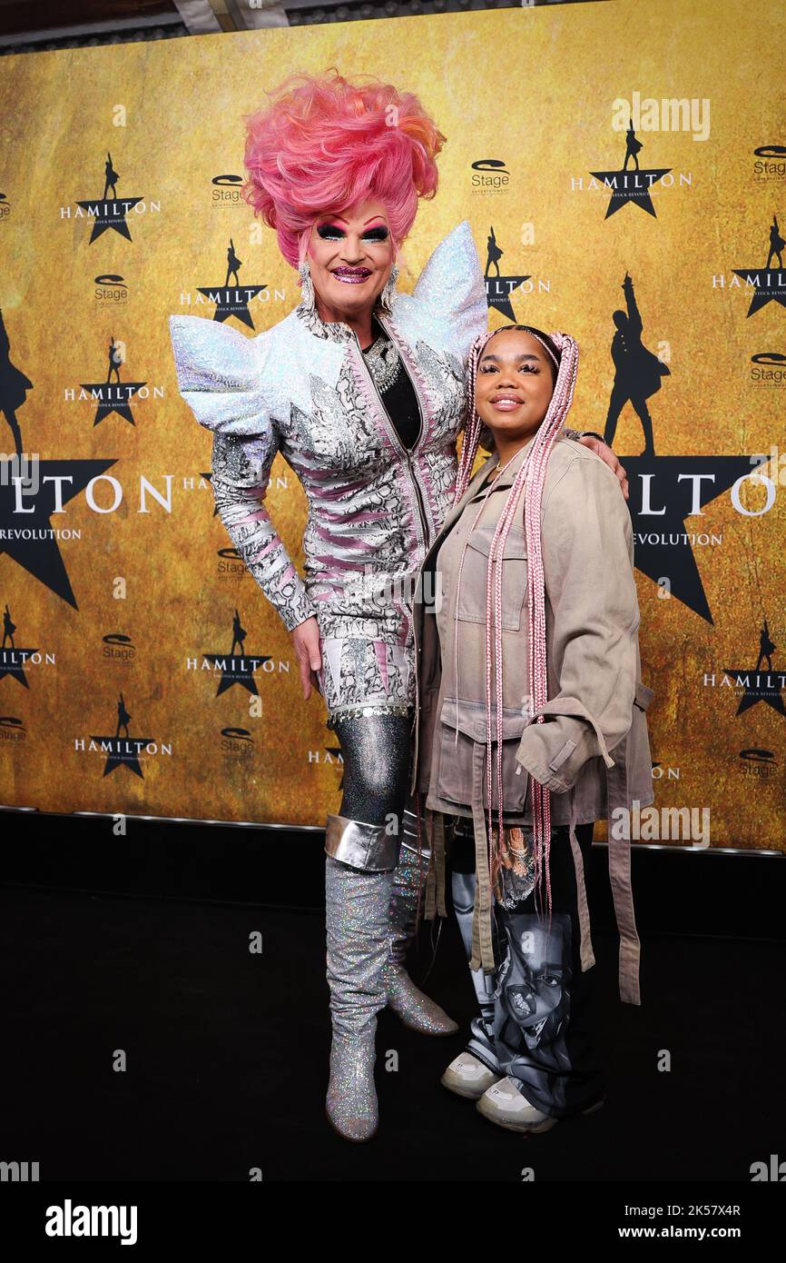 Hamburg, Germany. 06th Oct, 2022. Drag queen Olivia Jones (l) and Zoe ...
