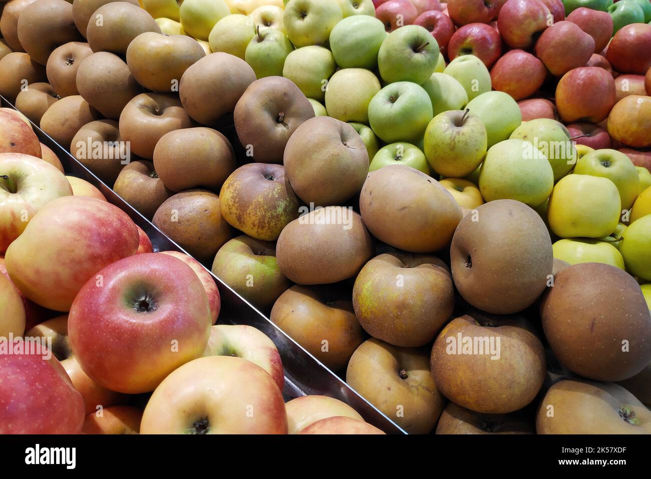 Full frame close up on five varieties of apples stacked side by side on ...