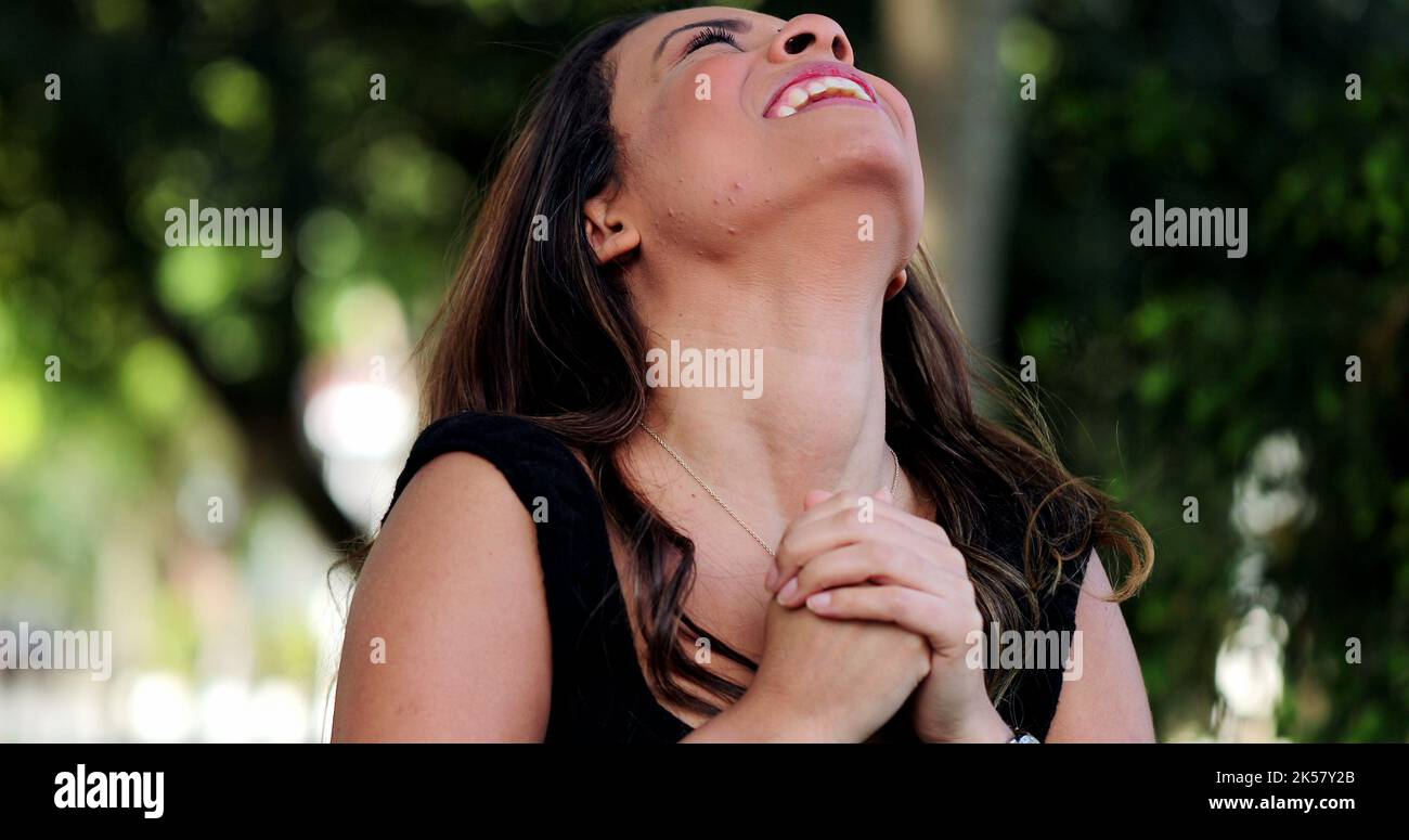 Happy girl laughing and smiling, real life authentic laugh. joyful ...