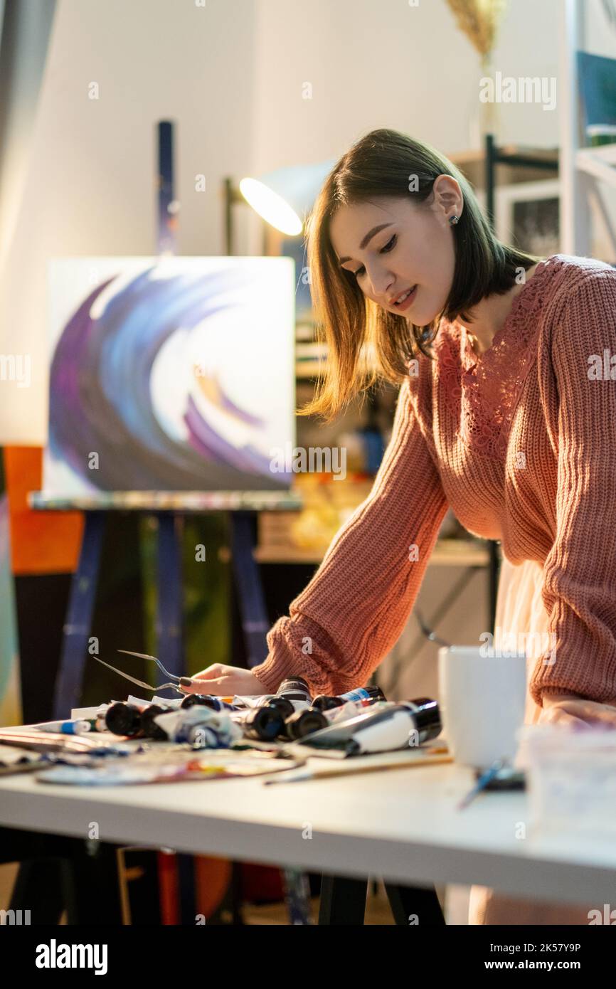 painting hobby modern art artist woman in studio Stock Photo - Alamy