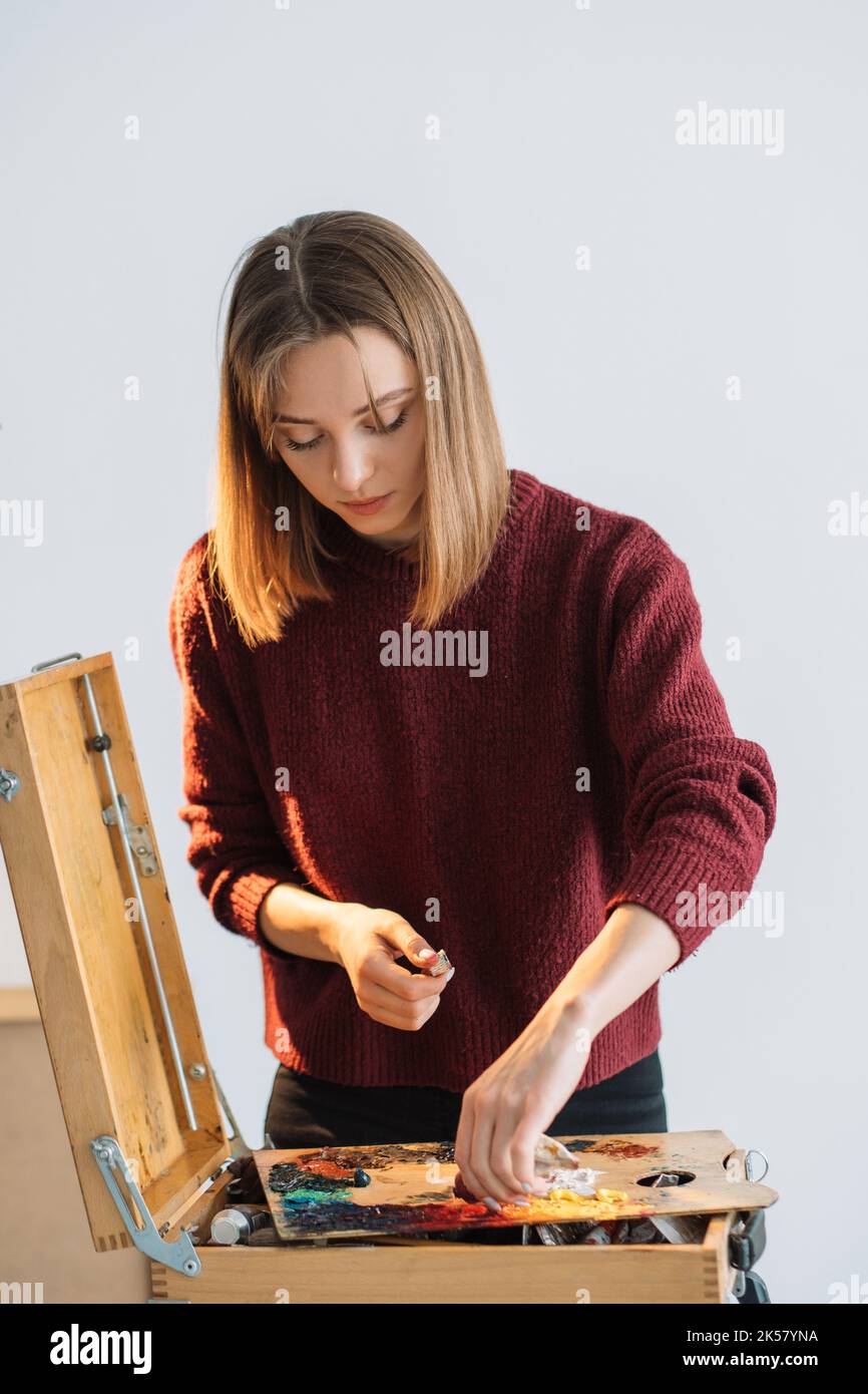 painter lifestyle art process artist paint toolbox Stock Photo - Alamy