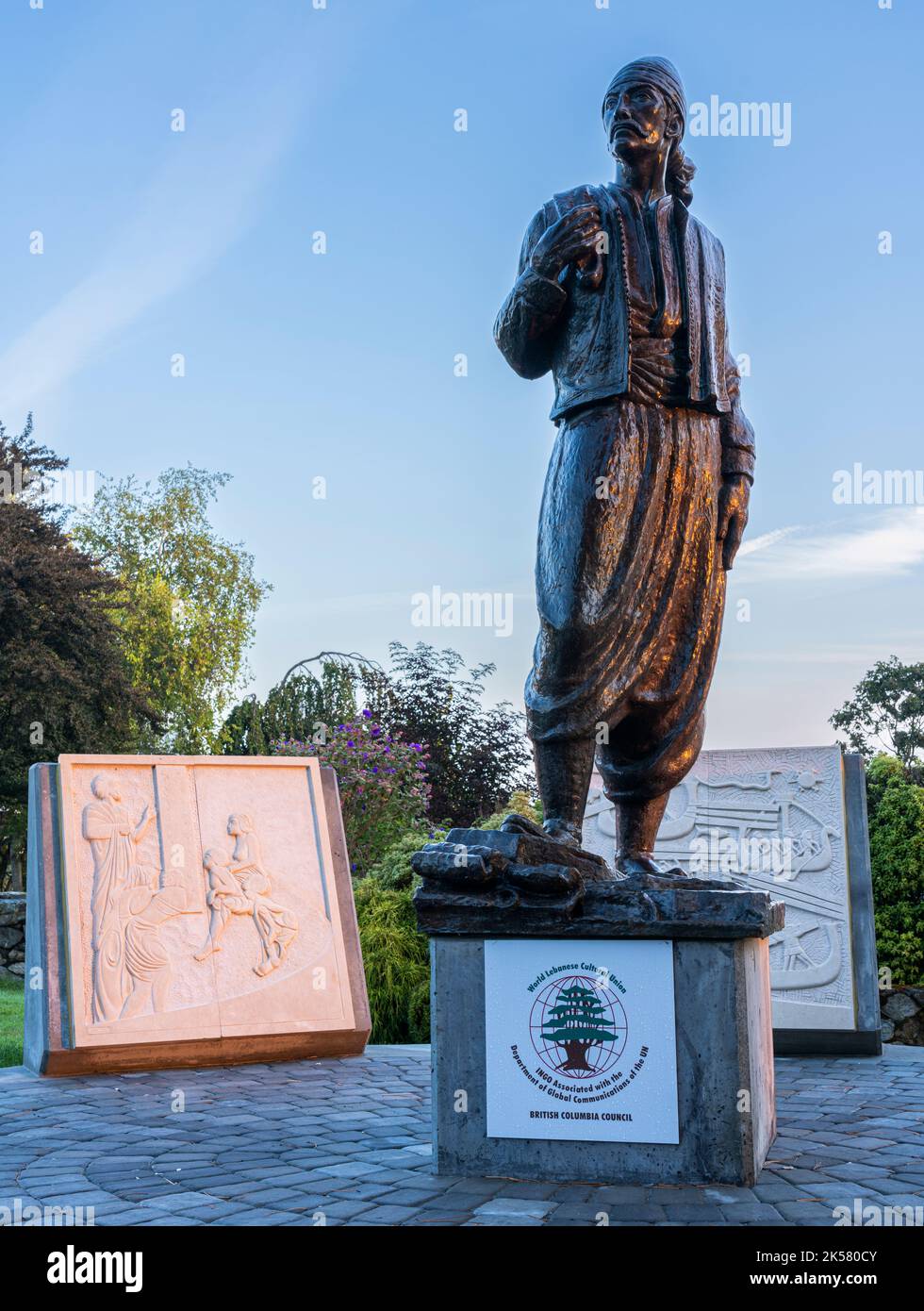 Lebanese emigrant statue hi-res stock photography and images - Alamy