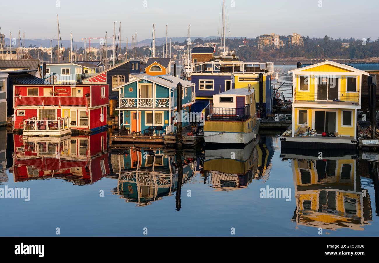 Victoria floating house boat hi-res stock photography and images - Alamy
