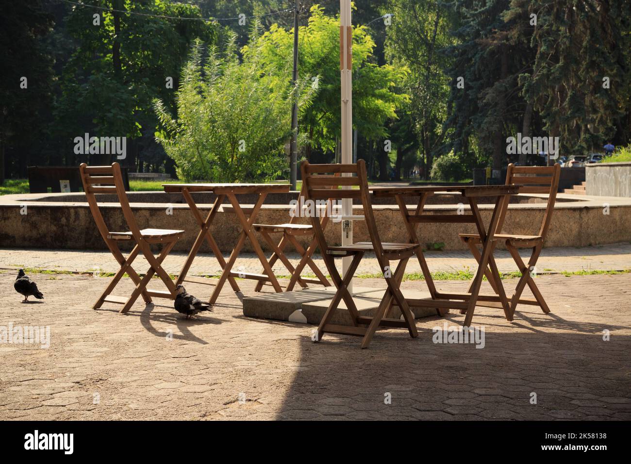 Chairs and tables in the park. Nice places to stay in an urban ...
