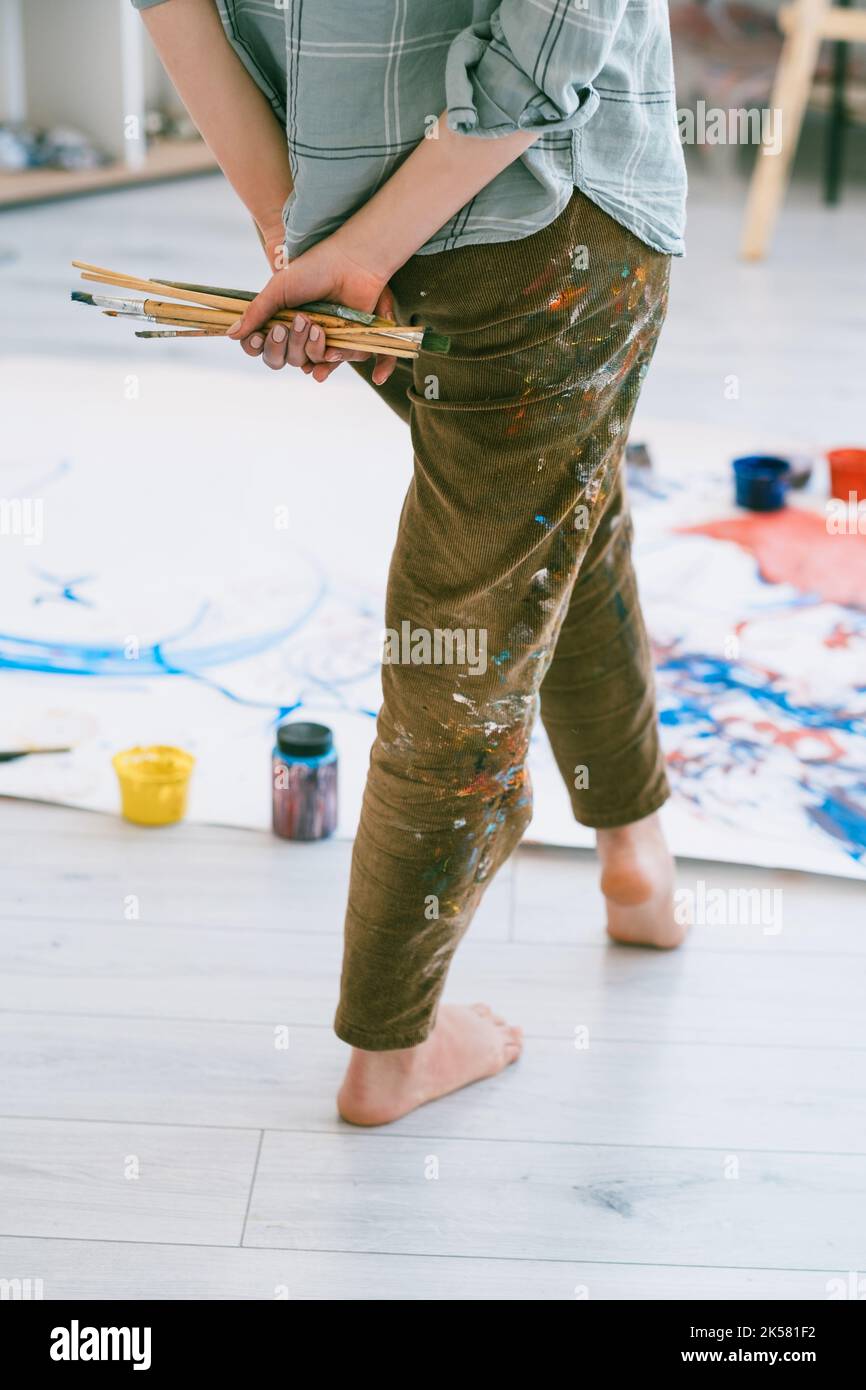 Abstract painting artist painting hi-res stock photography and images ...