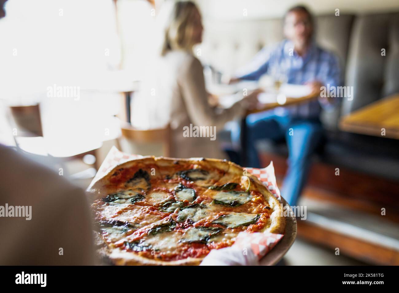 Pizza serving server hi-res stock photography and images - Alamy