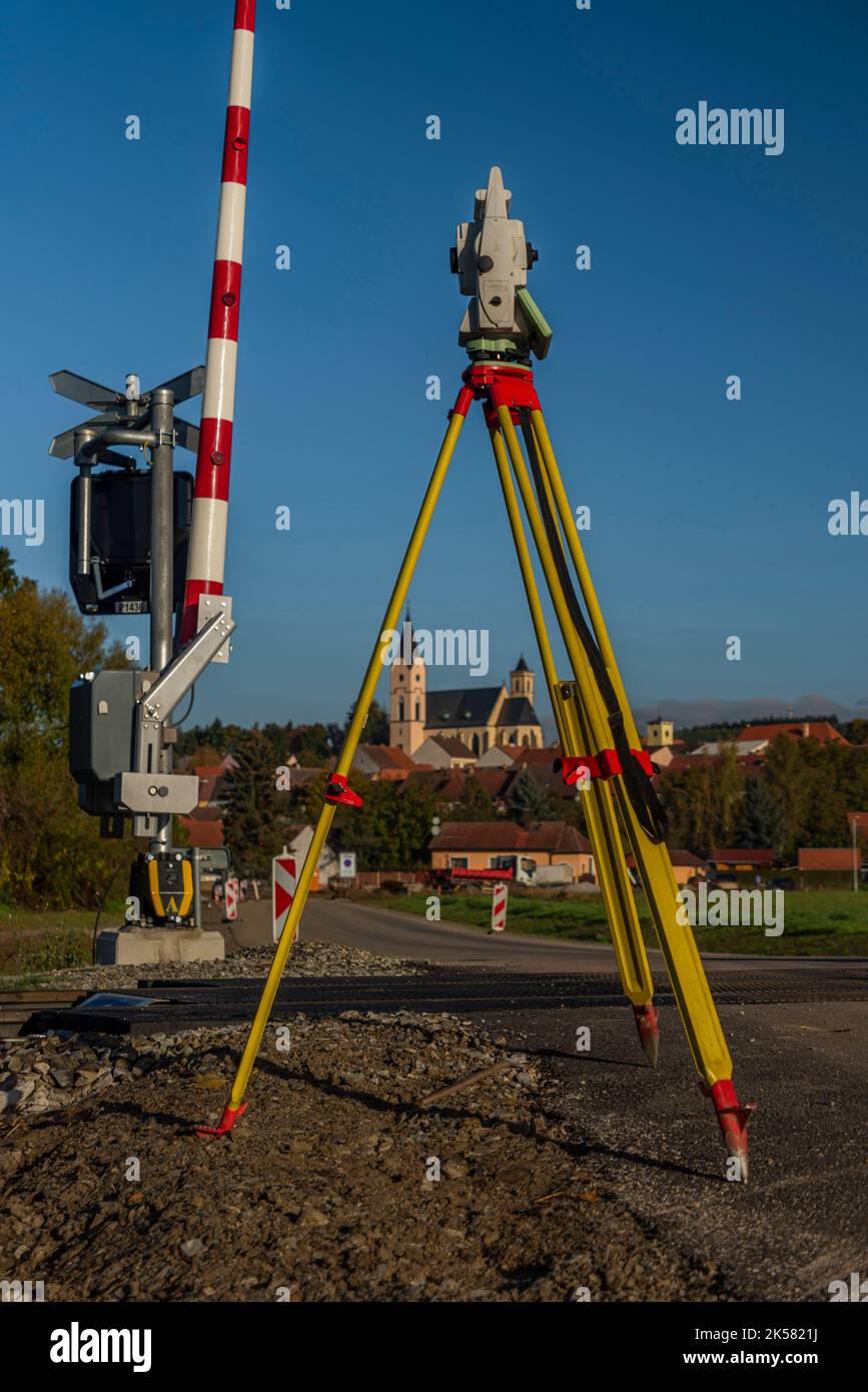 Land survey surveyor machine hi-res stock photography and images - Alamy