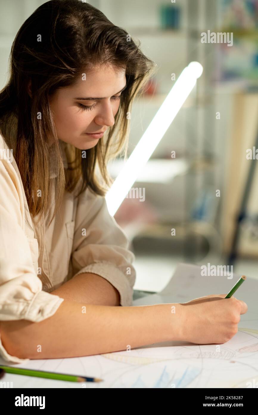 Woman drawing and pencils hi-res stock photography and images - Alamy
